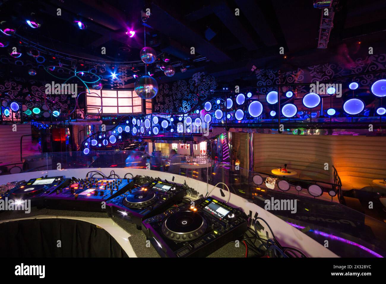 MOSCOW - JAN 18: The interior of one of the rooms of the nightclub ...