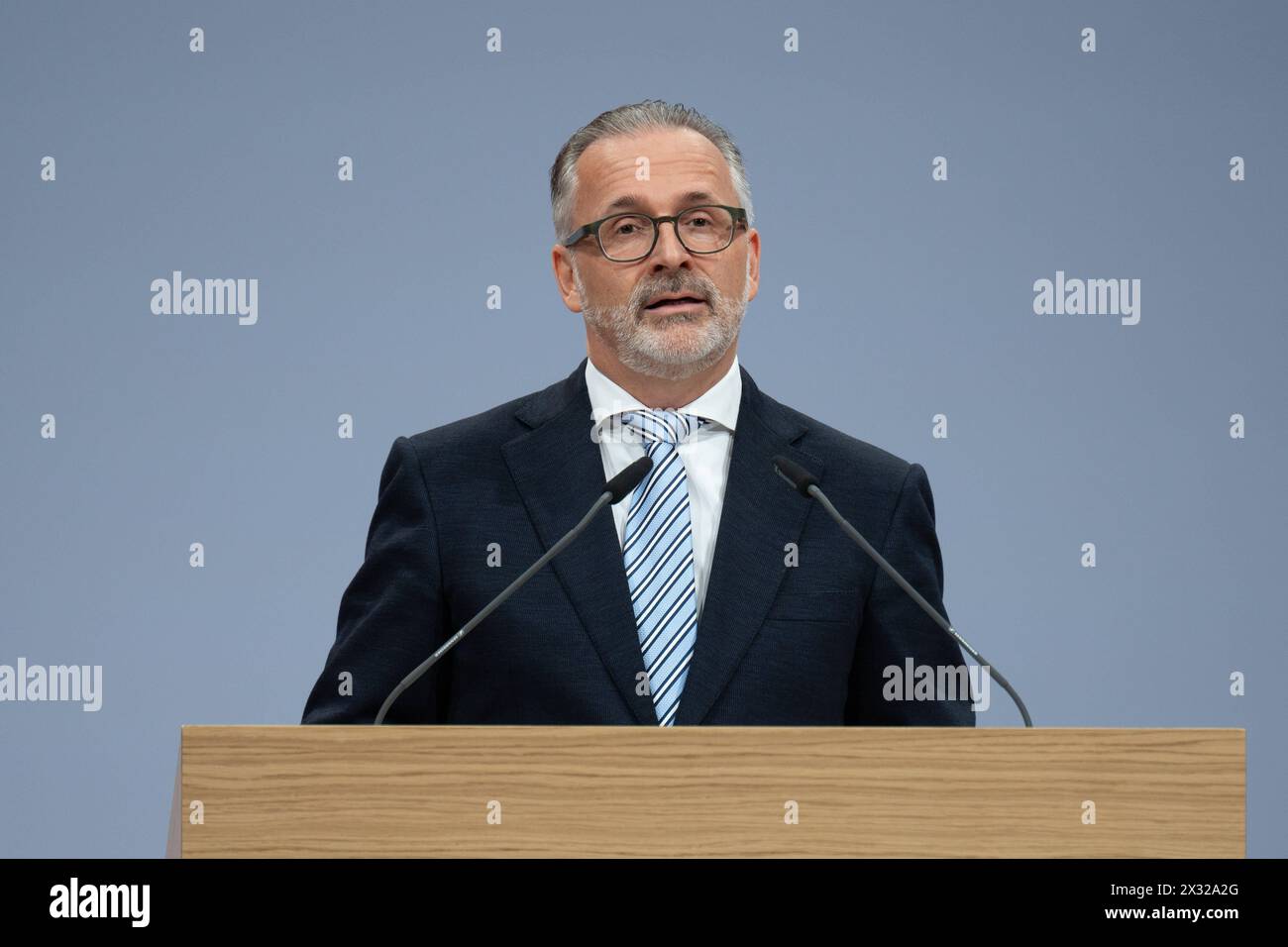 Carsten KNOBEL, Vorstandsvorsitzender, CEO, bei seiner Rede ...