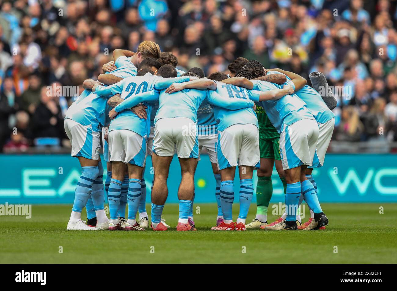 Manchester City team huddle before kick off- Manchester City v Chelsea ...