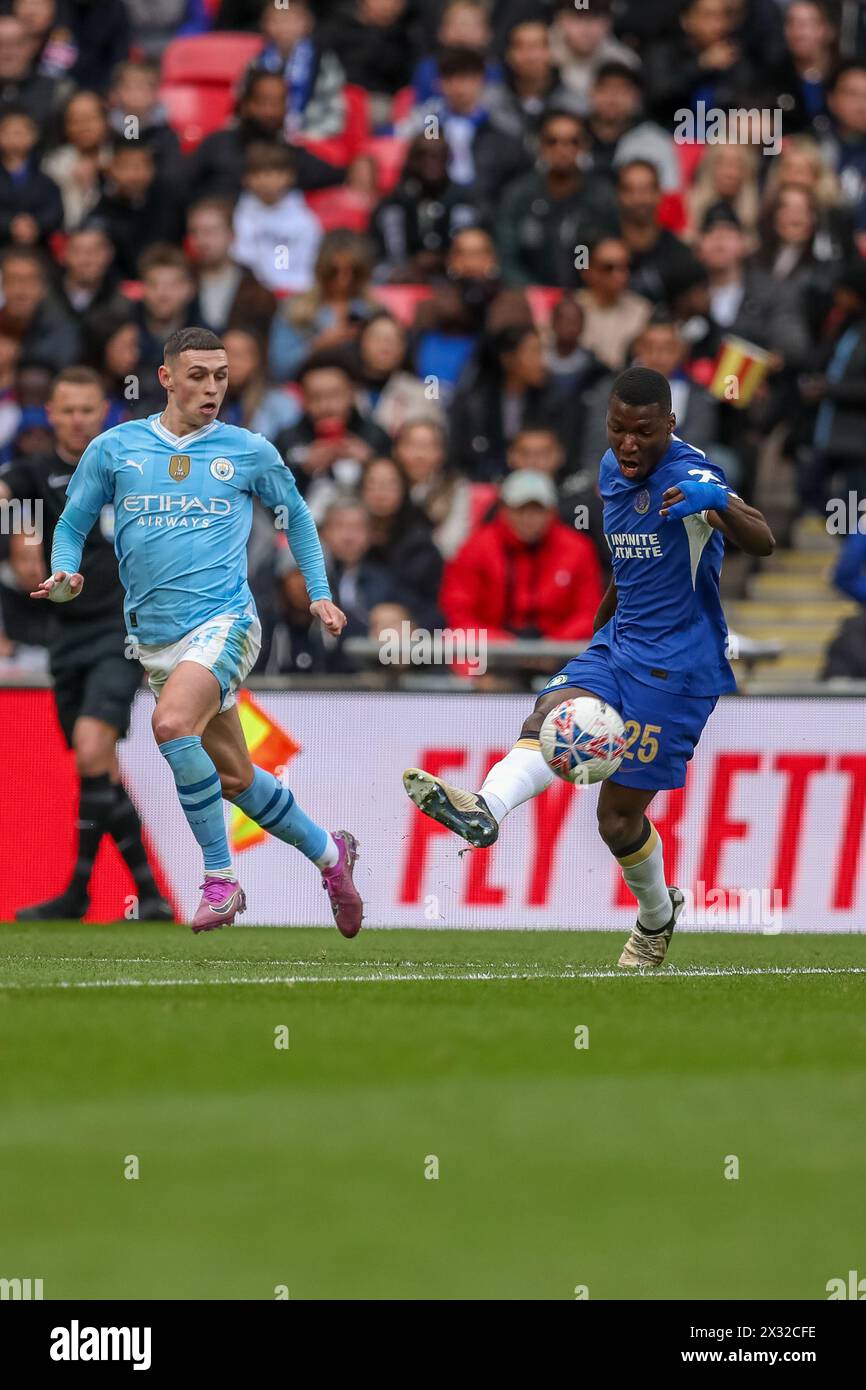 Moises Caicedo of Chelsea watched by Phil Foden of Manchester City- Manchester City v Chelsea ...