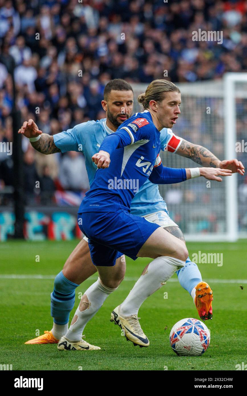 Conor Gallagher of Chelsea Kyle Walker of Manchester City- Manchester ...