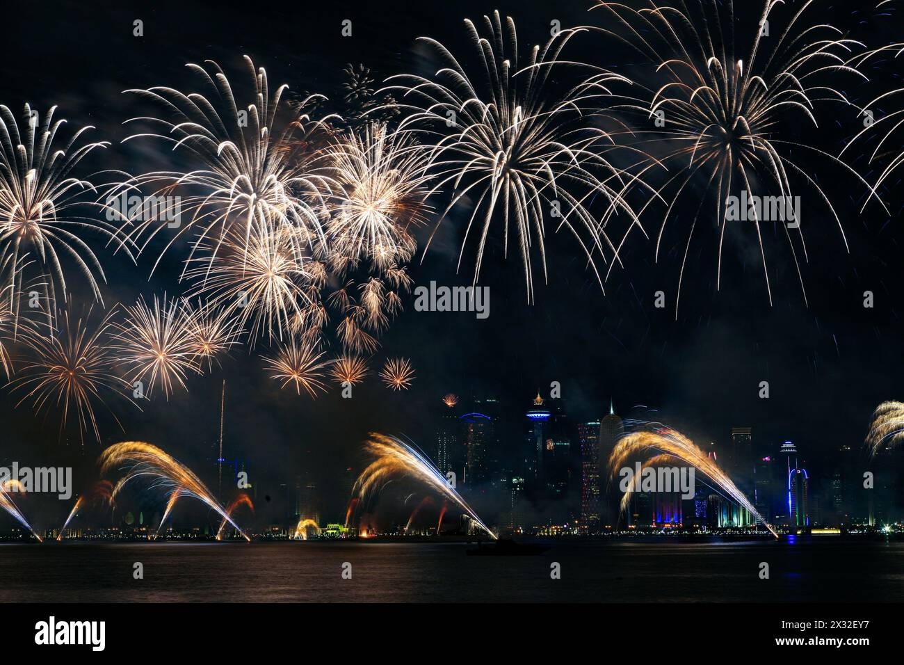 Independence day firework show hi-res stock photography and images - Alamy