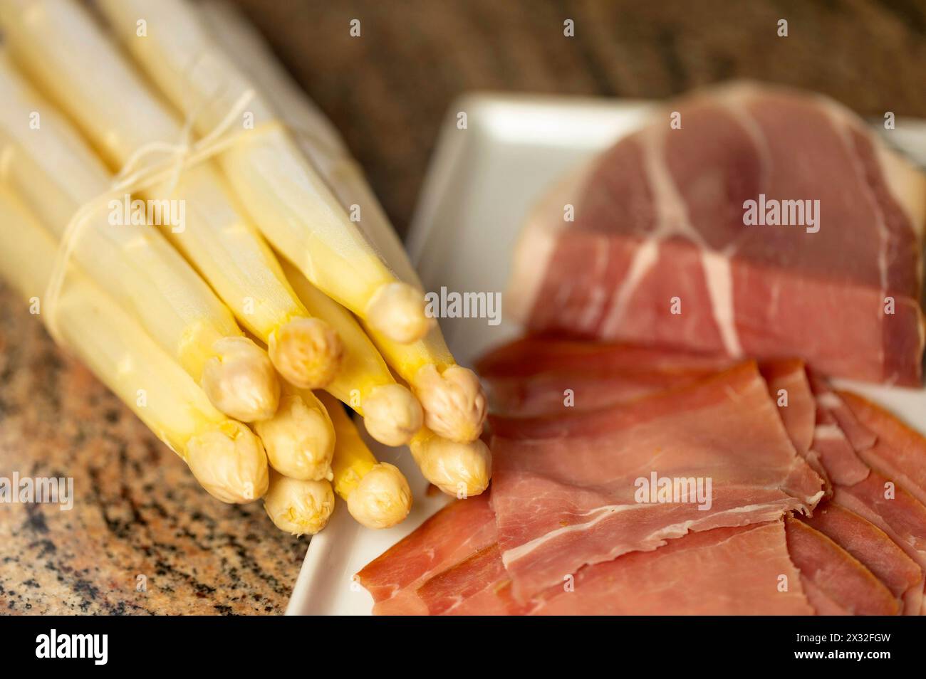 Von Mitte April bis Ende Juni ist Spargelzeit. Der Spargel-Klassiker ...