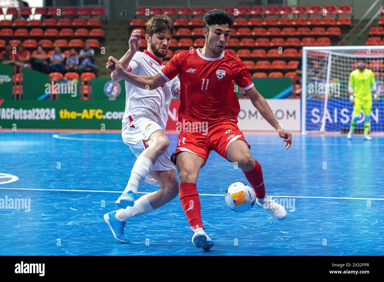 Fayzali Sardorov (L) of Tajikistan and Mohammad Moradi (R) of ...