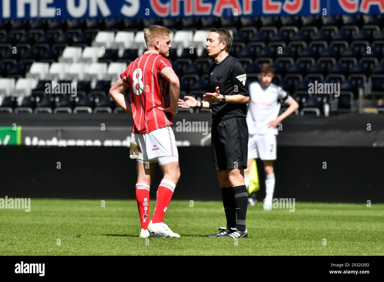 Neil pratt referee hi-res stock photography and images - Alamy