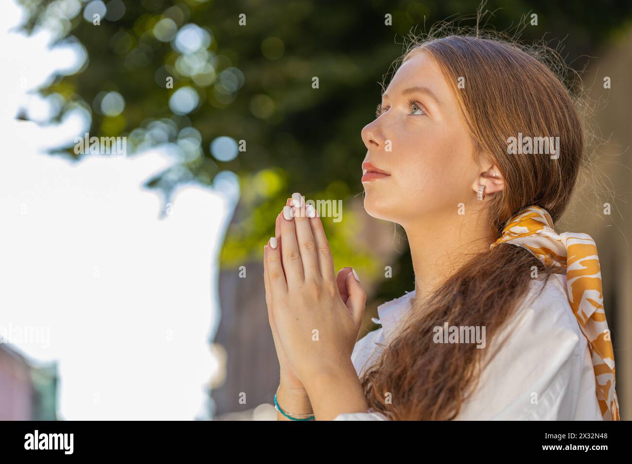 Redhead muslim female hi-res stock photography and images - Alamy