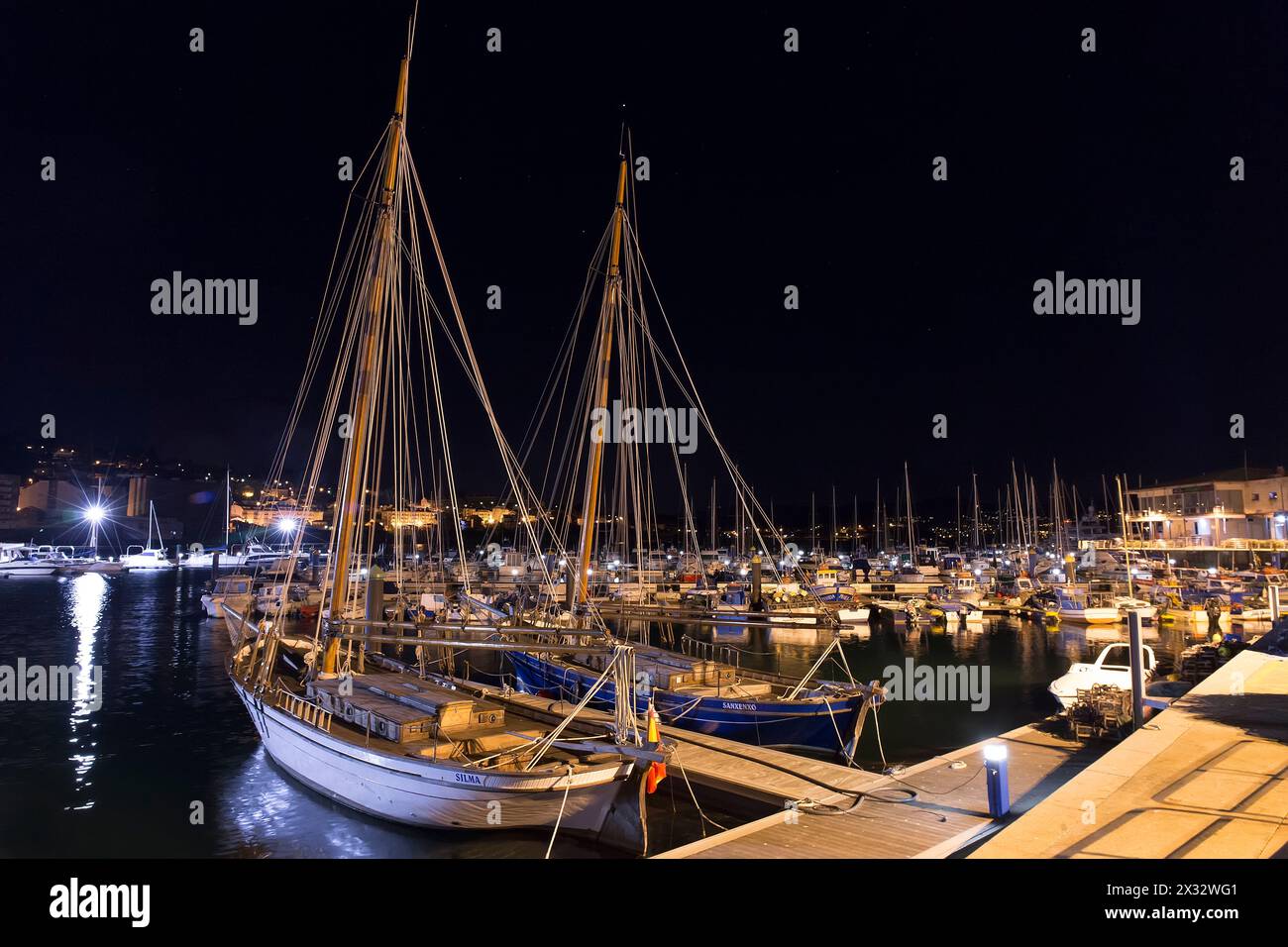 Barcos galeones hi-res stock photography and images - Alamy
