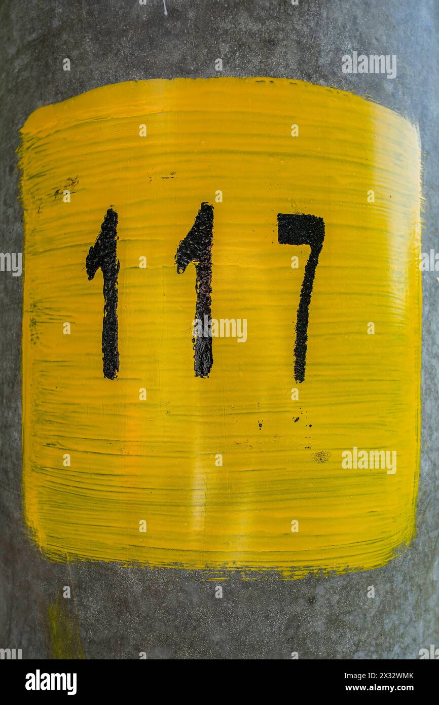 Zahlenkette hi-res stock photography and images - Alamy