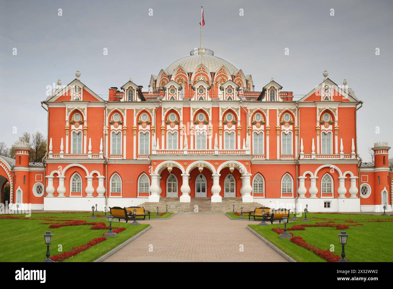 Park area in petroff palace hi-res stock photography and images - Alamy