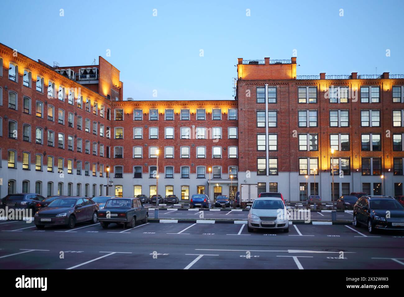 Residential courtyard parking hi-res stock photography and images - Alamy
