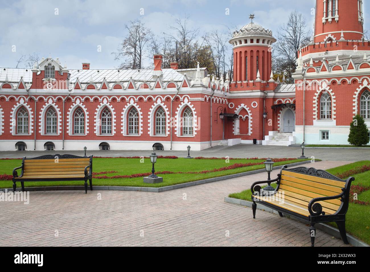 Park area in petroff palace hi-res stock photography and images - Alamy