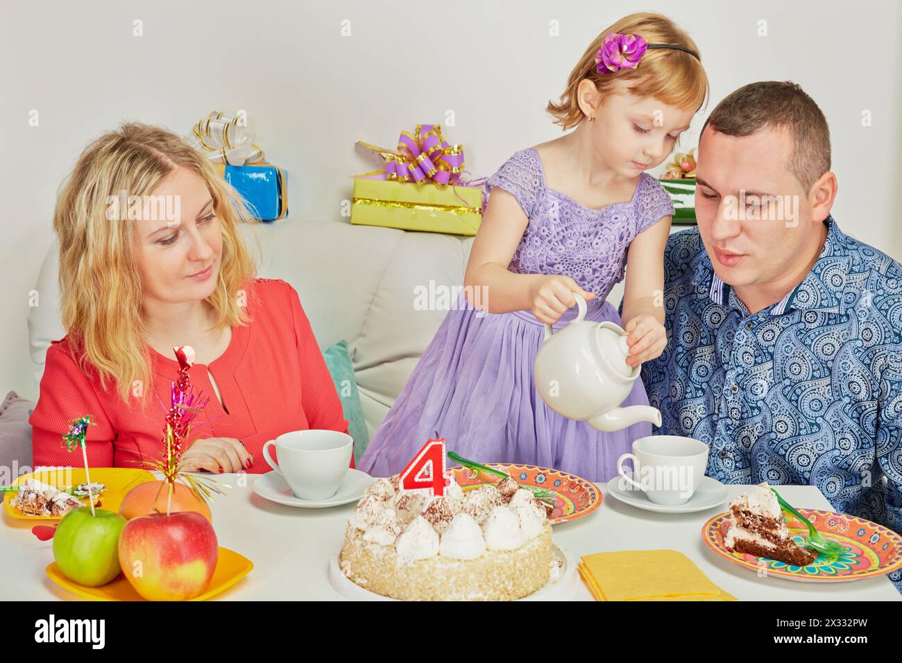 Father daughter tea party hi-res stock photography and images - Alamy