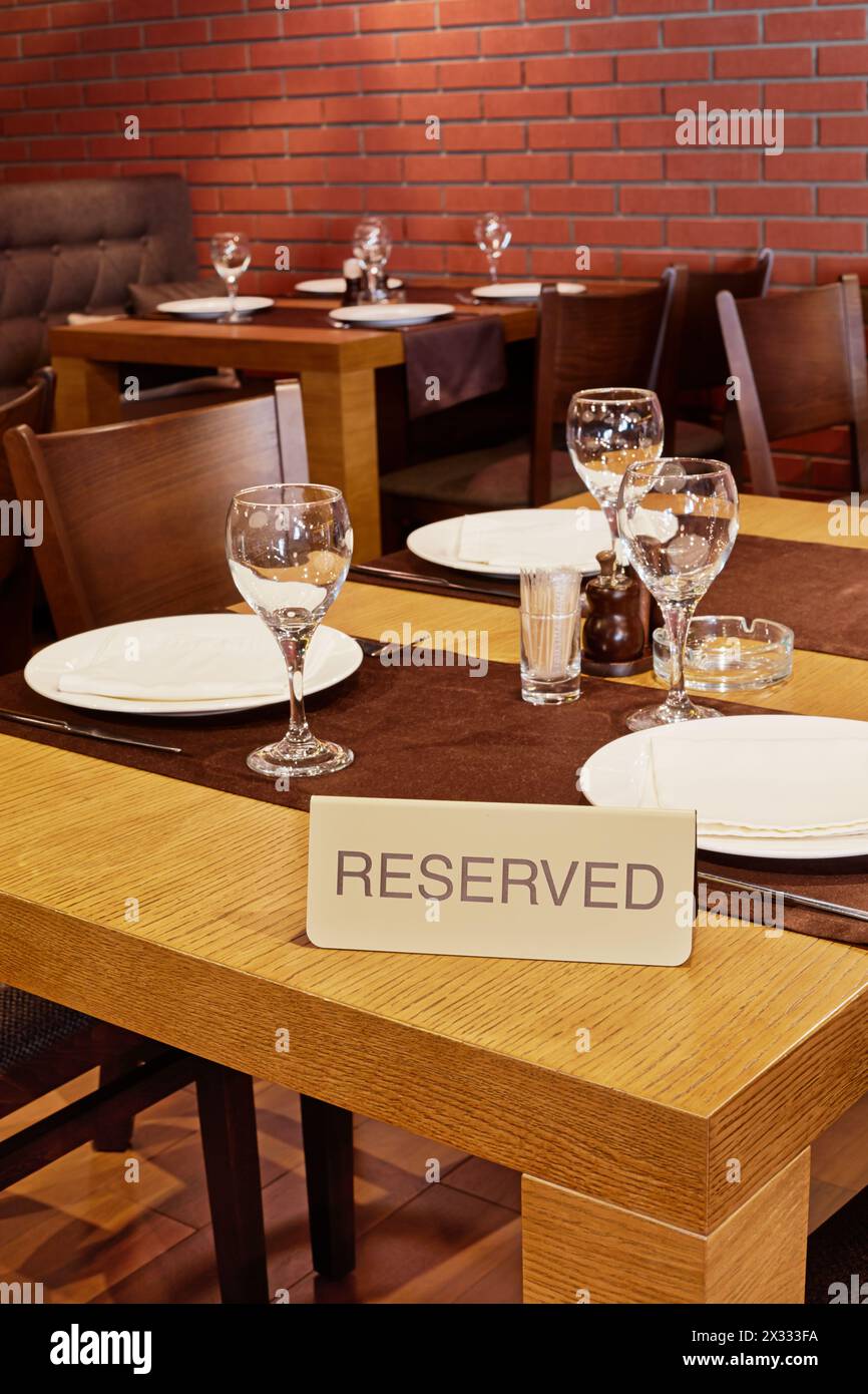 Restaurant roomy hi-res stock photography and images - Alamy