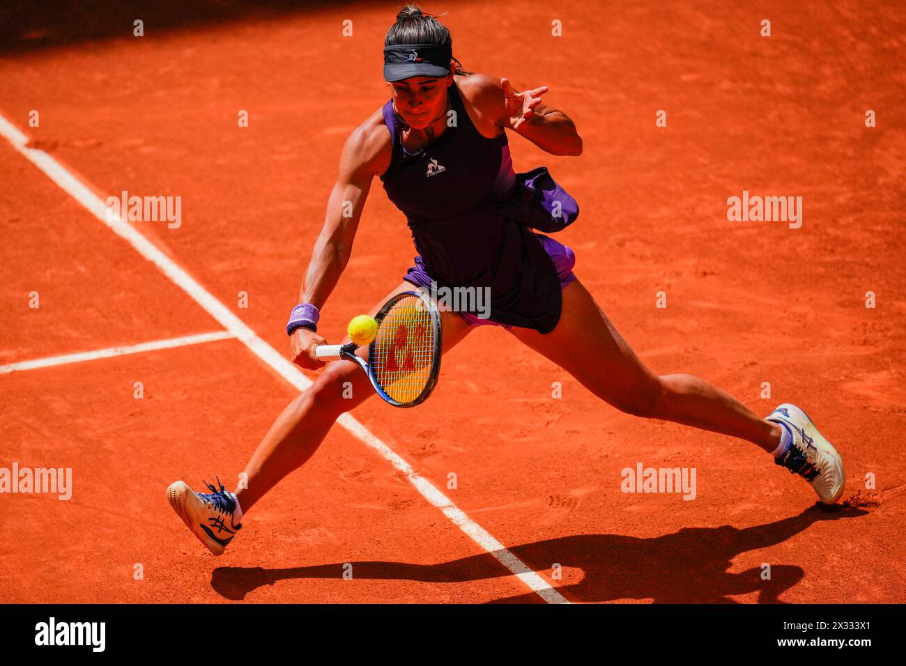 Maria Lourdes Carle, of Argentina, competes against Emma Raducanu, of ...