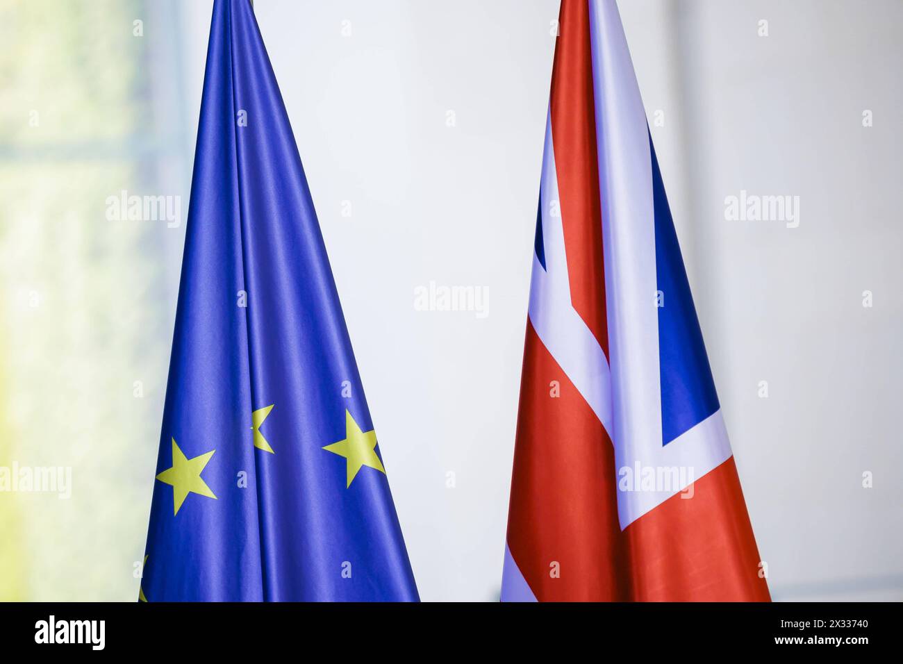 Deutschland england flaggen hi-res stock photography and images - Alamy