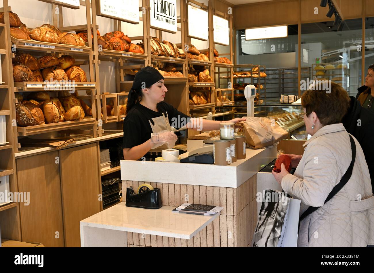 Inside bakery shop hi-res stock photography and images - Alamy
