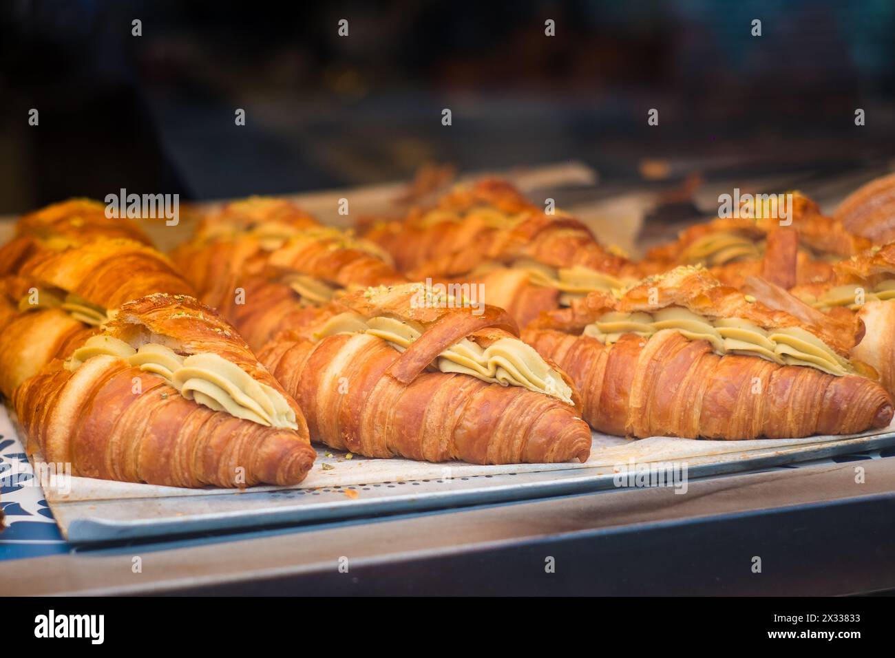 Bakery window display hi-res stock photography and images - Alamy