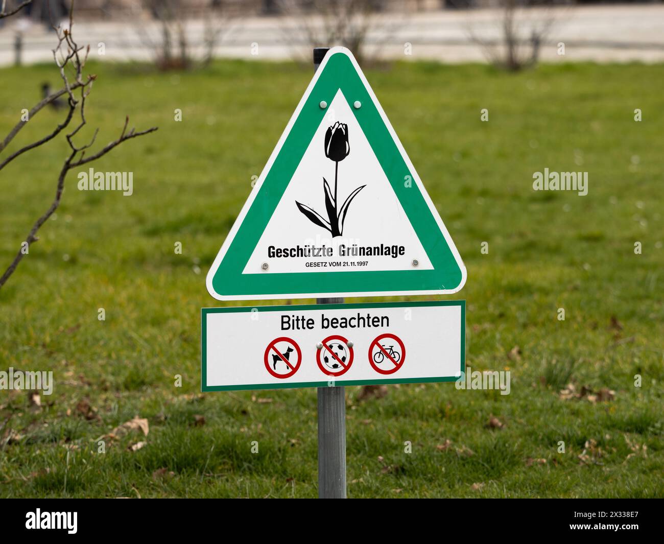 Geschützte Grünanlage (protected area) sign of a public park in Berlin ...