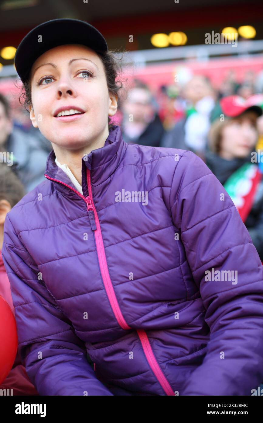 Crowd stadium woman soccer hi-res stock photography and images - Alamy