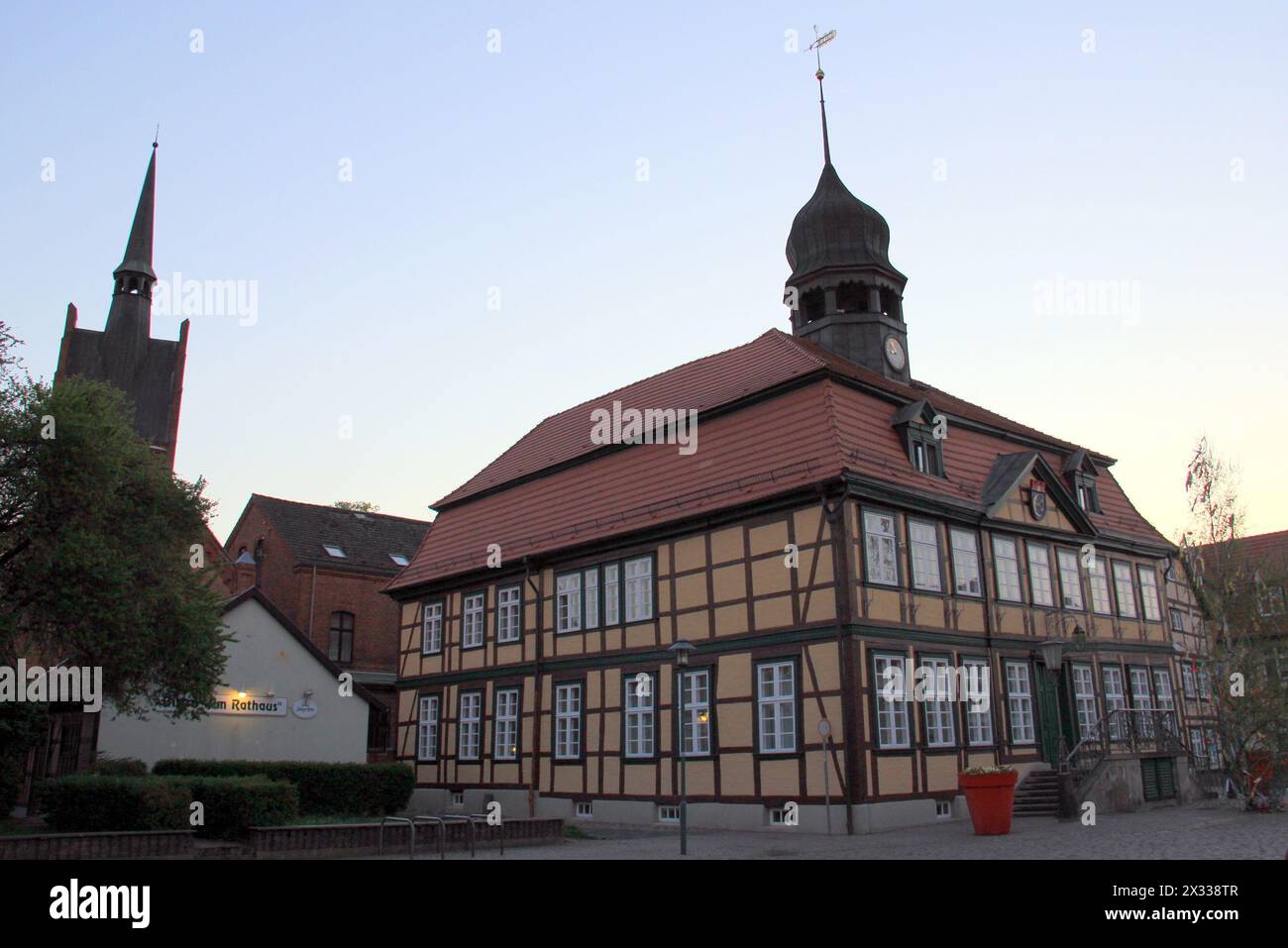Town Hall, historic half-timbered building on the Market Street, view ...