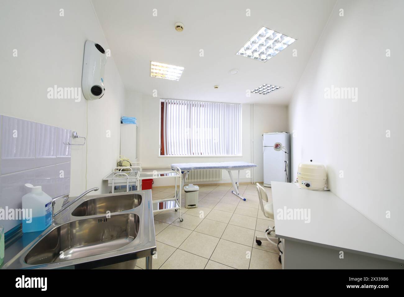 Empty examination room doctor office hi-res stock photography and ...