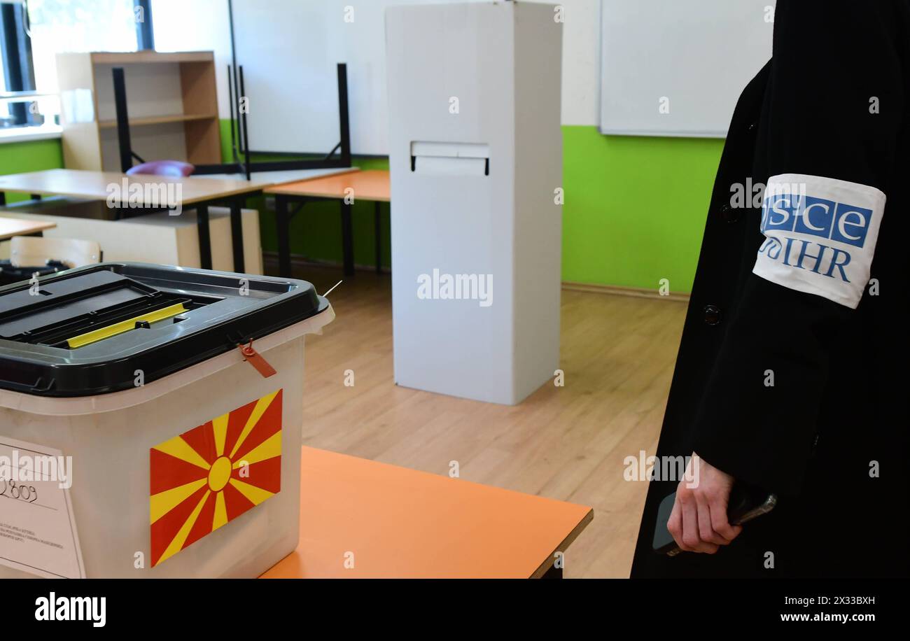 Observig hi-res stock photography and images - Alamy