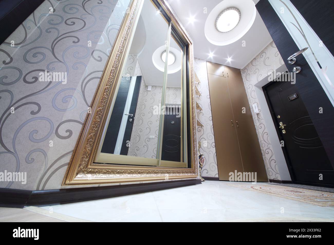 Mirror wardrobe hi-res stock photography and images - Alamy