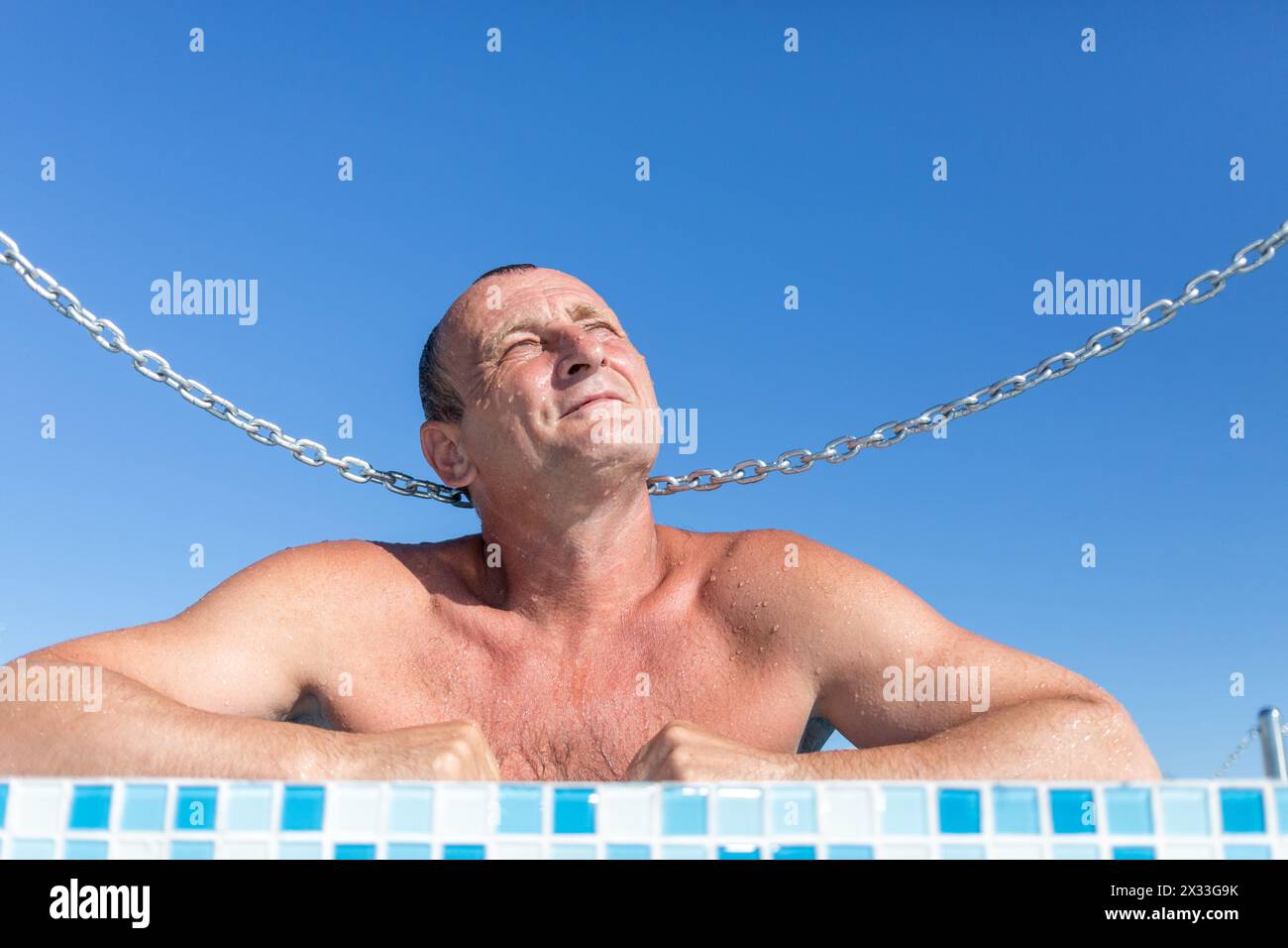 Chain fencing pool hi-res stock photography and images - Alamy