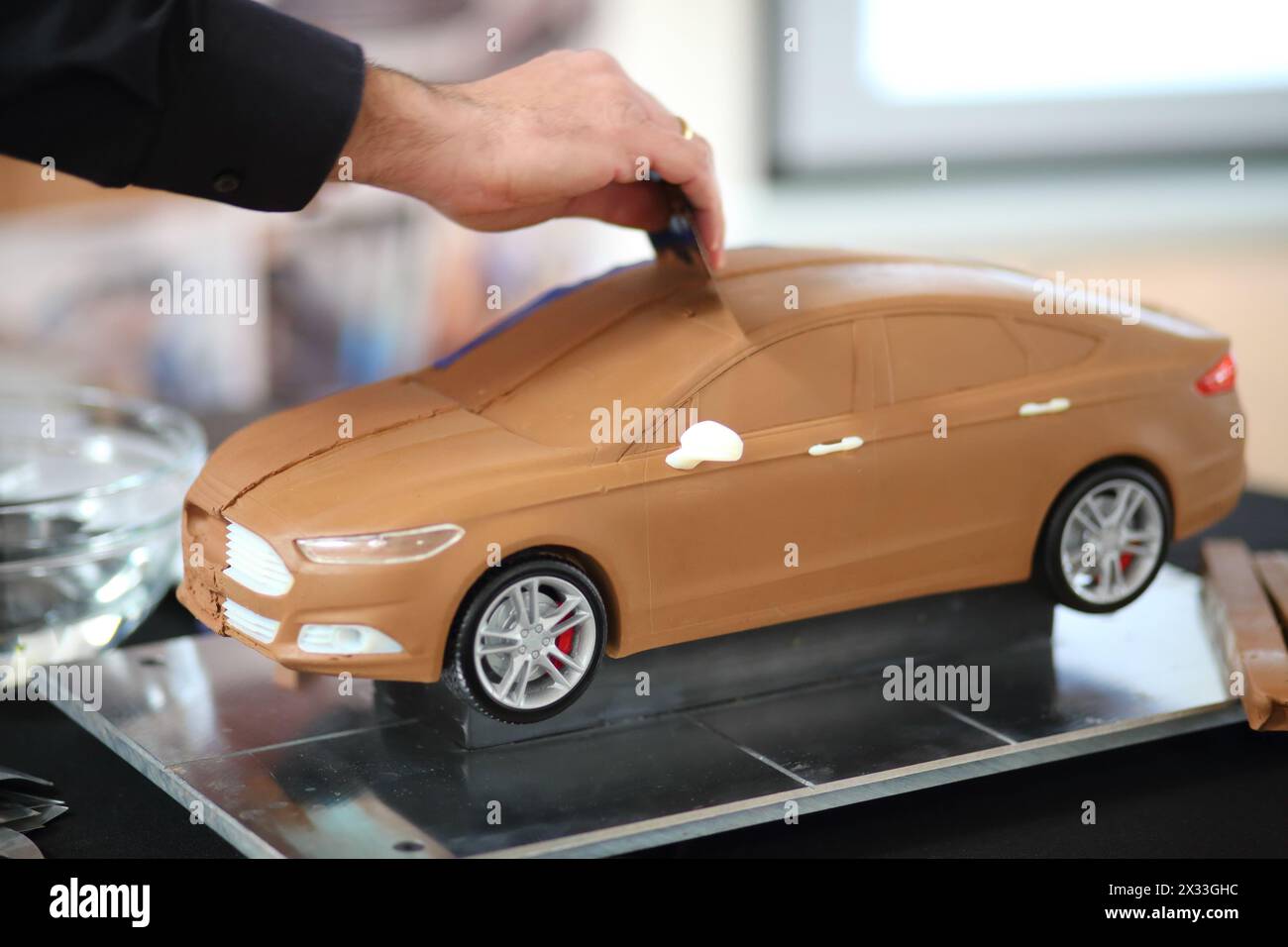Man smoothing roof car model hi-res stock photography and images - Alamy