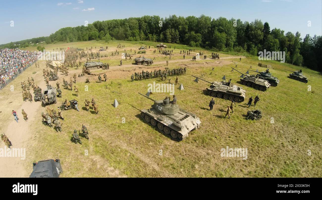 Battle tank formation hi-res stock photography and images - Alamy