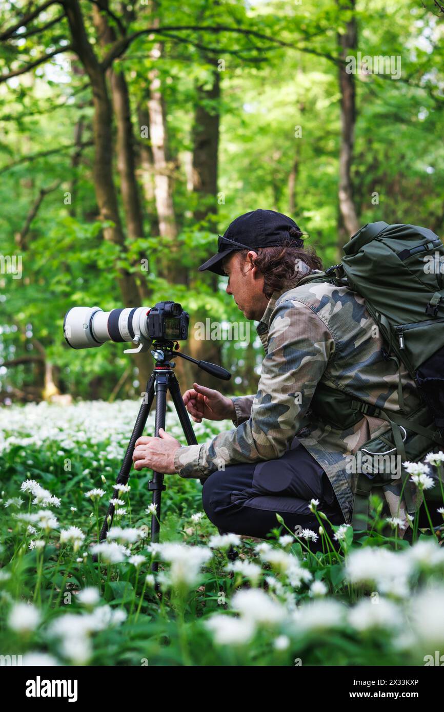 Animal camera tripod hi-res stock photography and images - Alamy