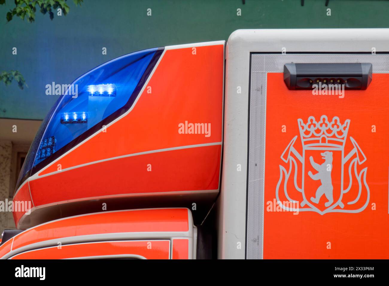 Notarzt ,Rettungswagen, Feuerwehr, Einsatzfahrt mit Blaulicht ...