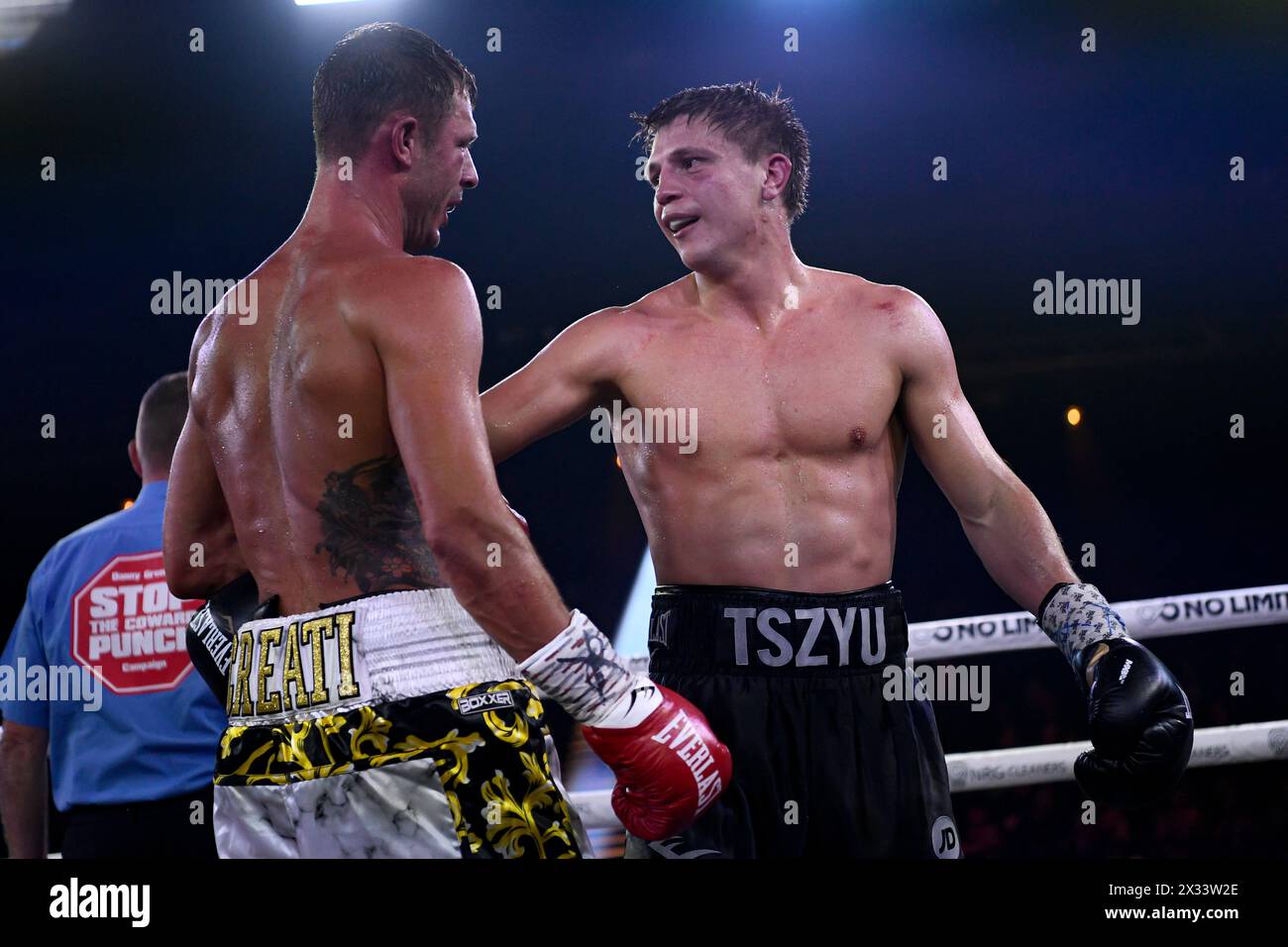 Australian super welterweight title fight hi-res stock photography and ...