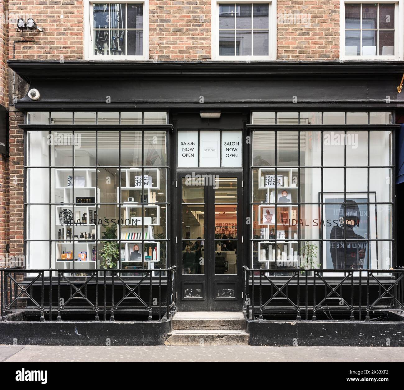 Vidal Sassoon hair salon, Soho, London Stock Photo - Alamy