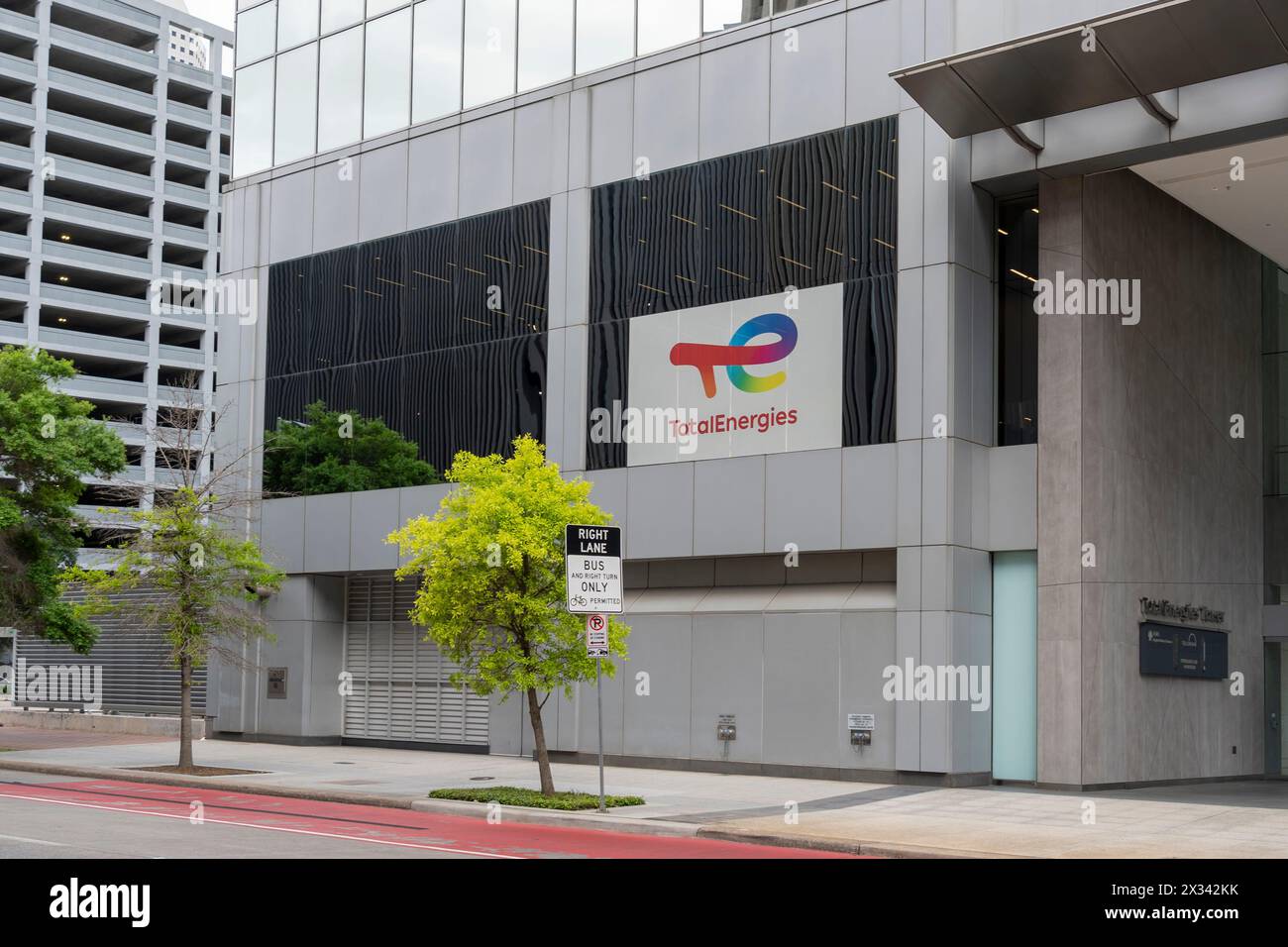 Total energies tower office building hi-res stock photography and ...