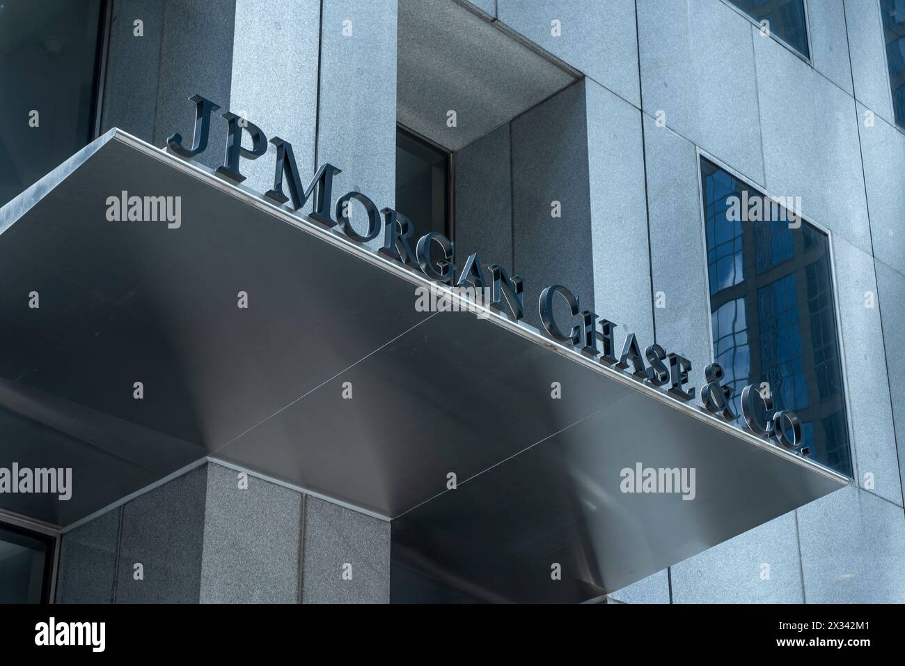 Houston, Texas, USA - April 14, 2024: JPMorgan Chase and Co. sign above ...