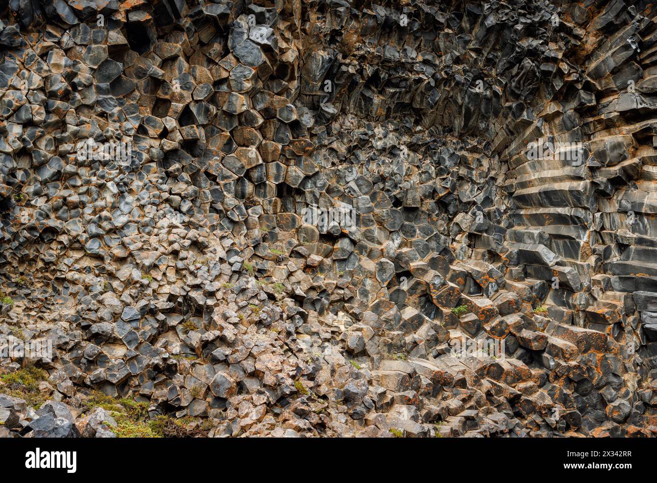 Interesting volcanic rock shapes, scenic basalt column pattern and ...