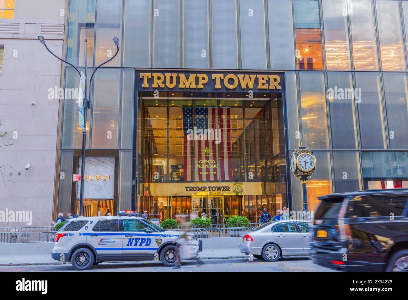 New york city police department flag hi-res stock photography and images - Alamy