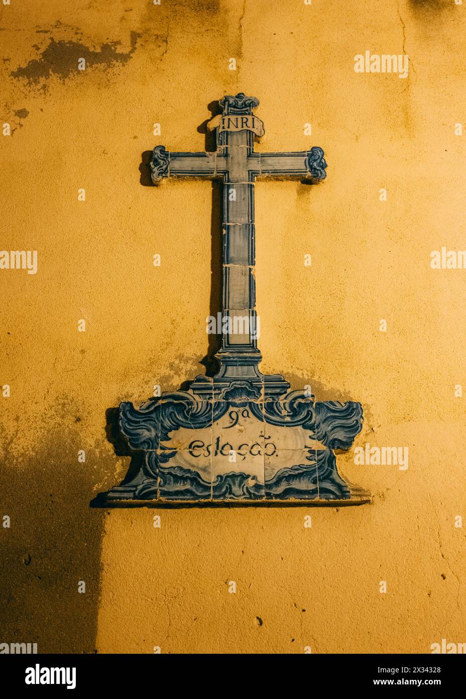 Lisbon, Lissabon, 21.03.2024: Travelpictures Lisbon, Cross made of ...