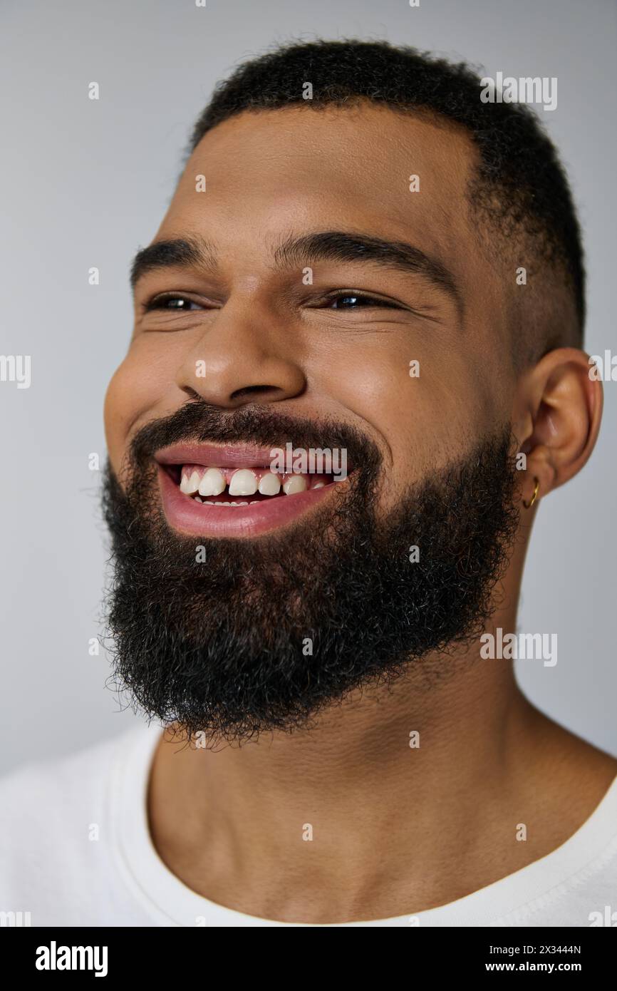 A young man with a beard smiling warmly at the camera Stock Photo - Alamy
