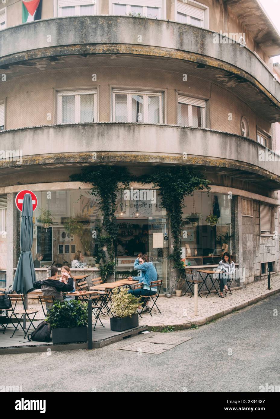 Quaint cafe hi-res stock photography and images - Alamy