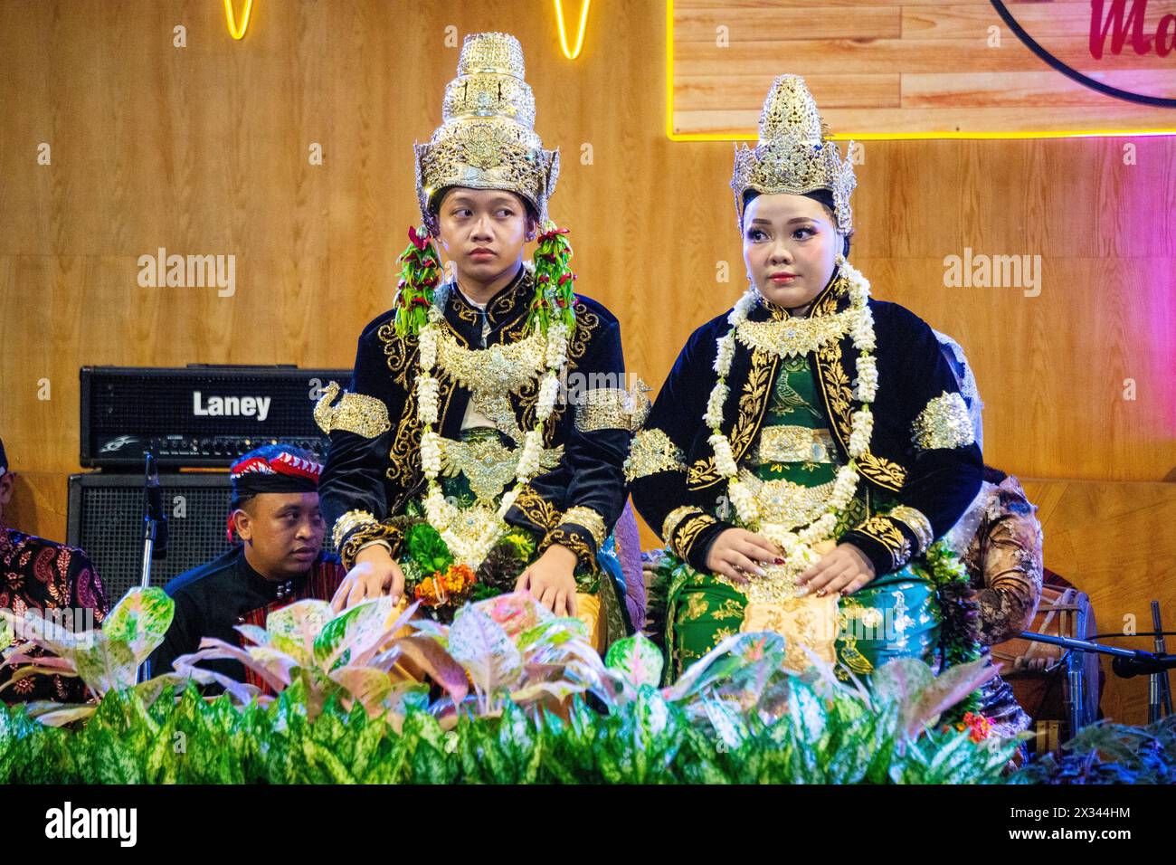 Indonesian with a traditional wedding dress Java Stock Photo - Alamy
