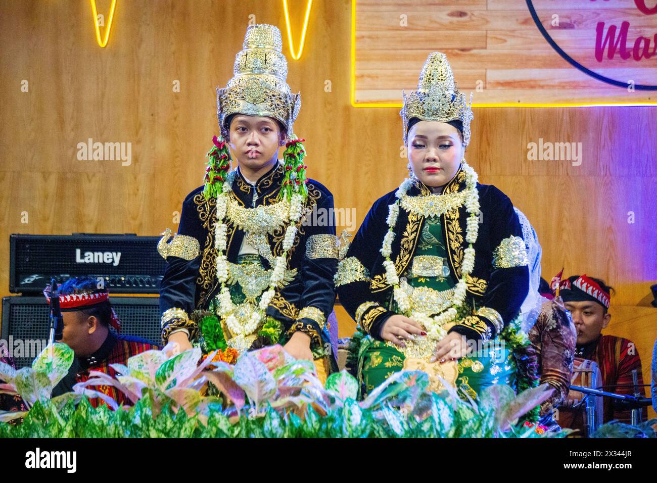 Indonesian with a traditional wedding dress Java Stock Photo - Alamy