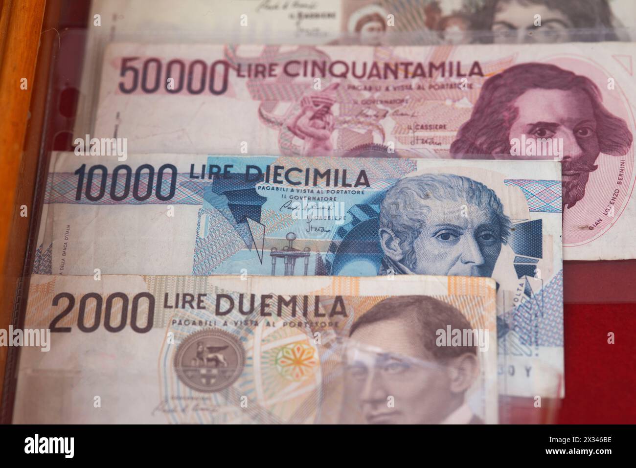 Italy, Lombardy, Flea Market, Italian Lire Banknote Stock Photo - Alamy