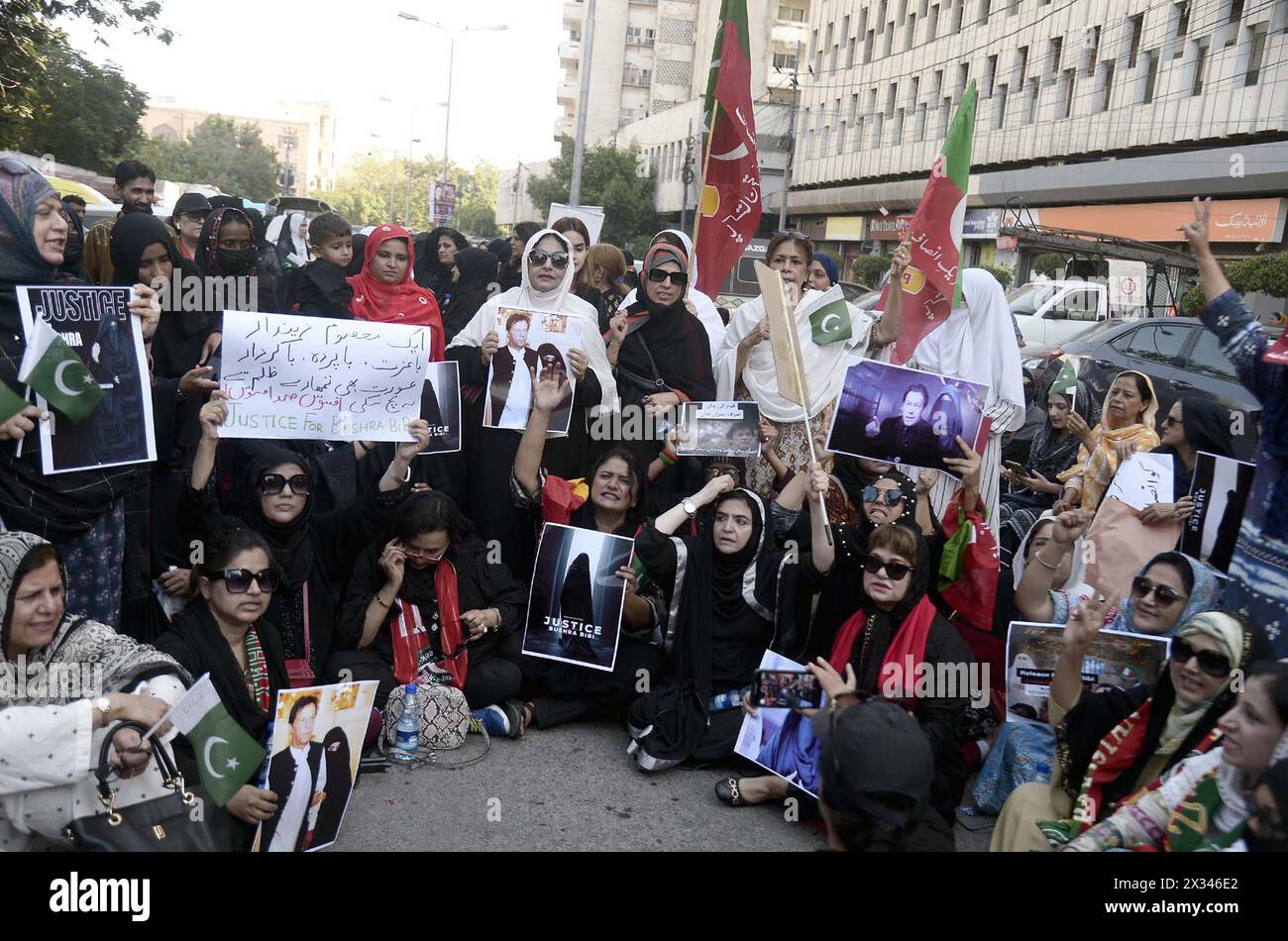 Members of Tehreek-e-Insaf (PTI Women Wing) are holding protest ...