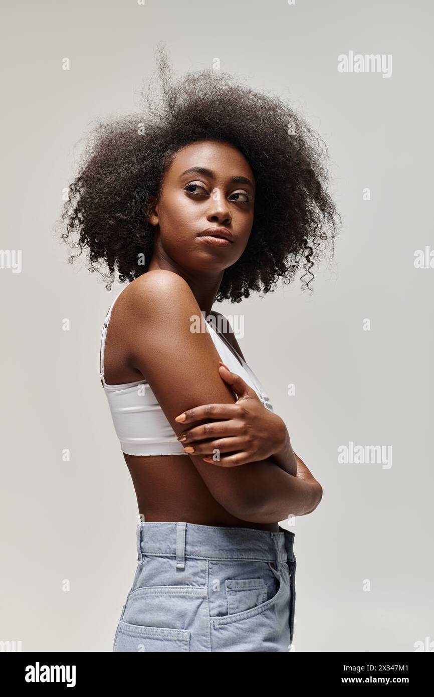 Black woman standing proud pose hi-res stock photography and images - Alamy