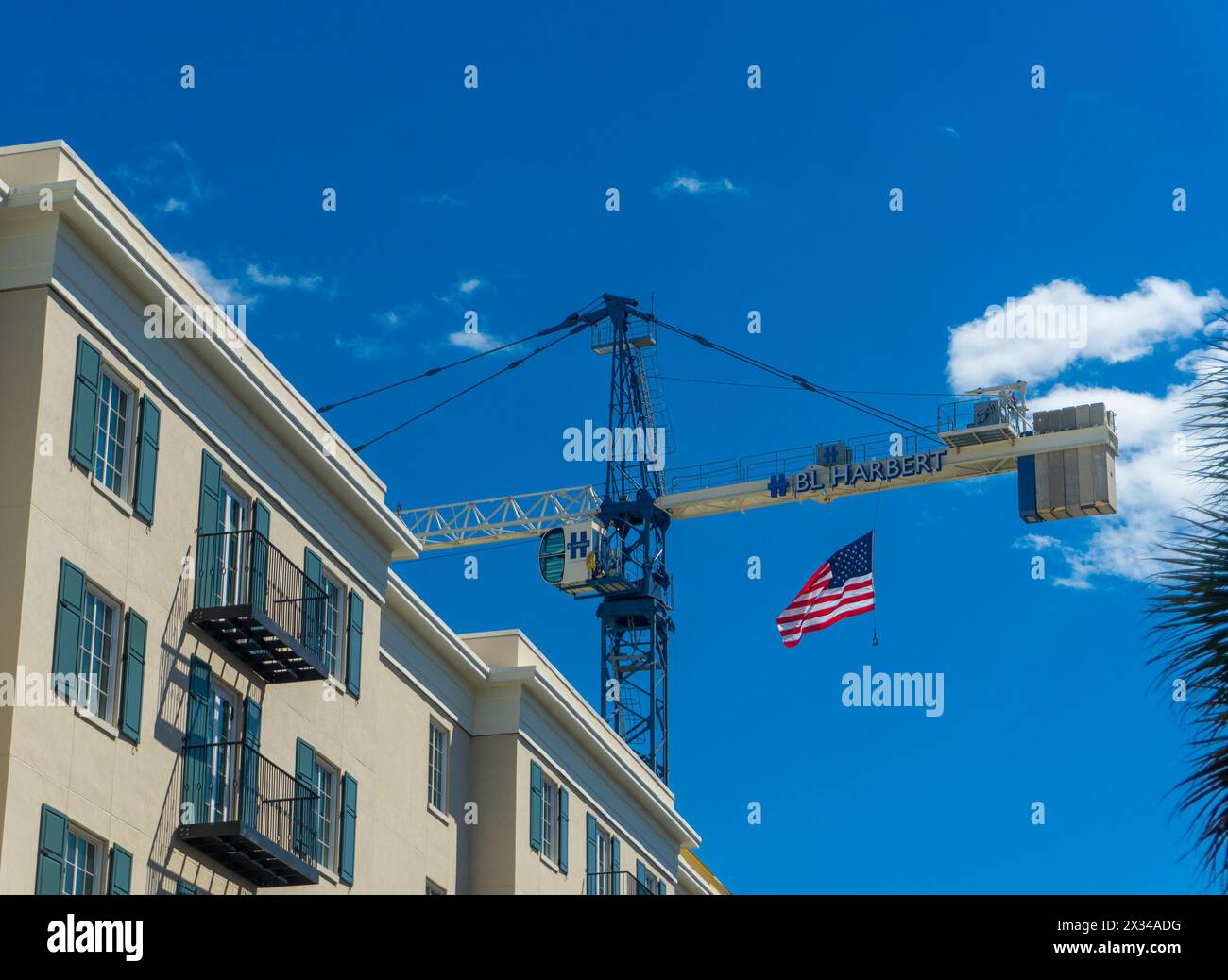 Construction crane next to a building in Charleston, SC Stock Photo - Alamy