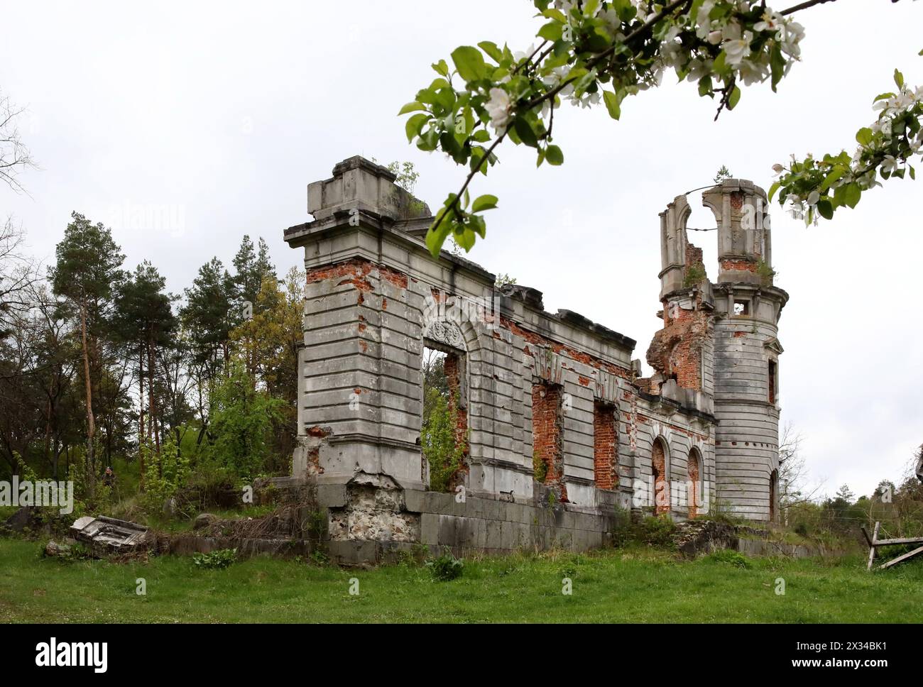 Non Exclusive: ZHYTOMYR REGION, UKRAINE - APRIL 23, 2024 - The ruins of ...