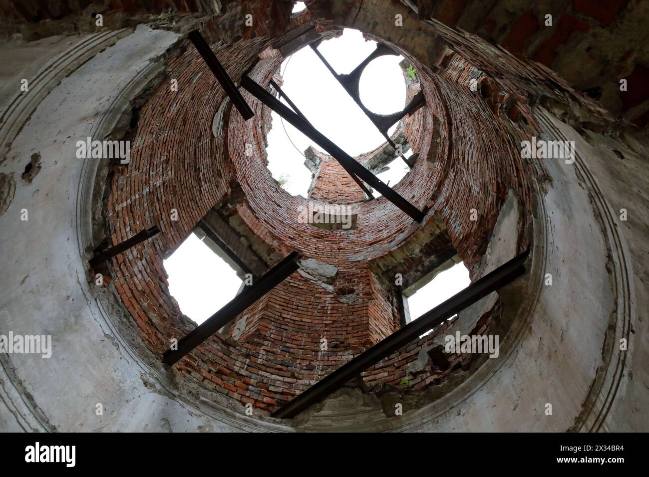 Non Exclusive: ZHYTOMYR REGION, UKRAINE - APRIL 23, 2024 - The ruins of ...