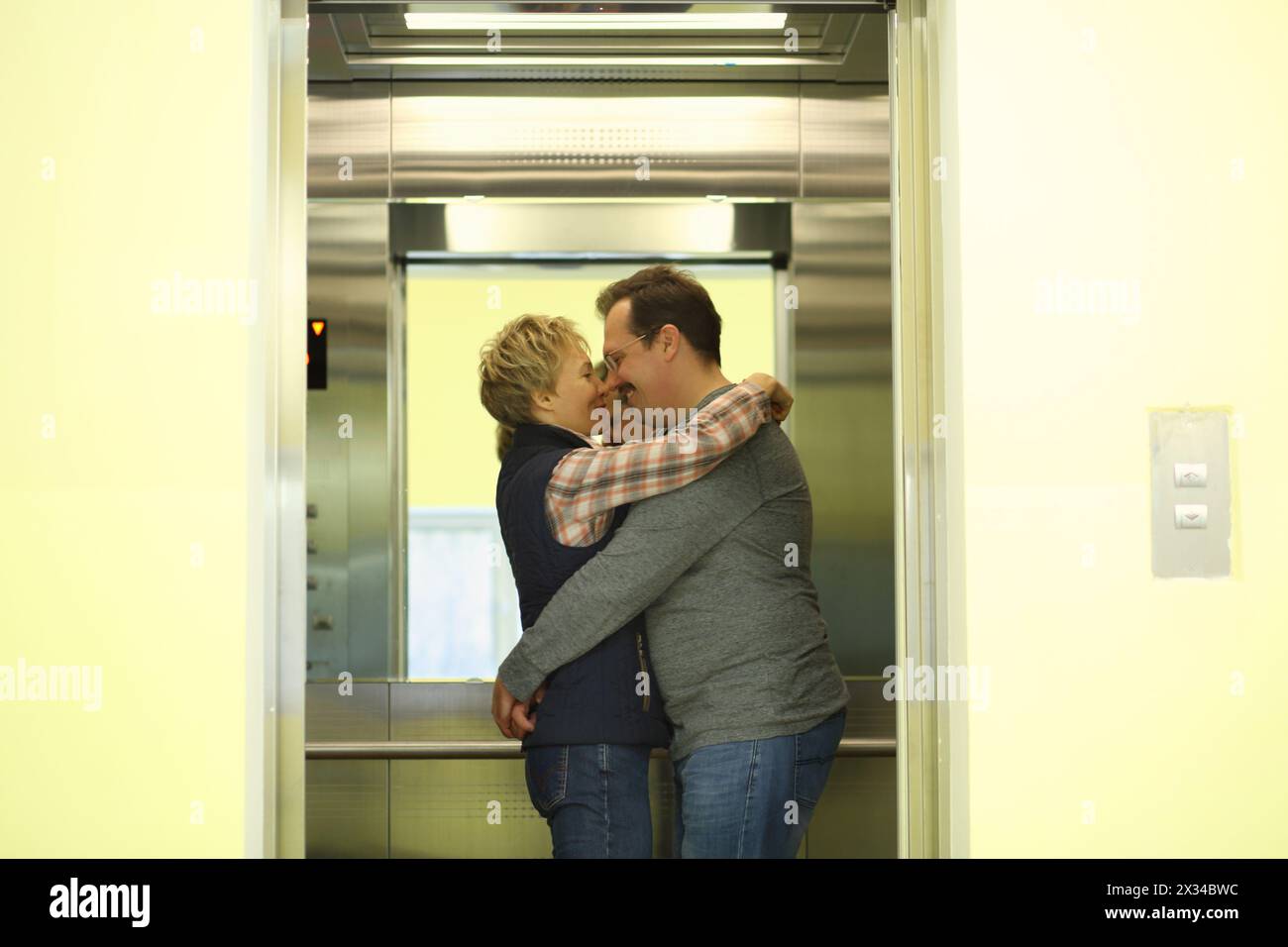 Man and woman hugging in the elevator Stock Photo - Alamy